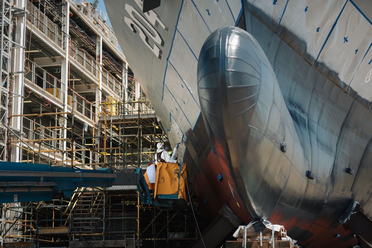 Eptec Defence Solutions secures Hunter class frigate blast and paint ...